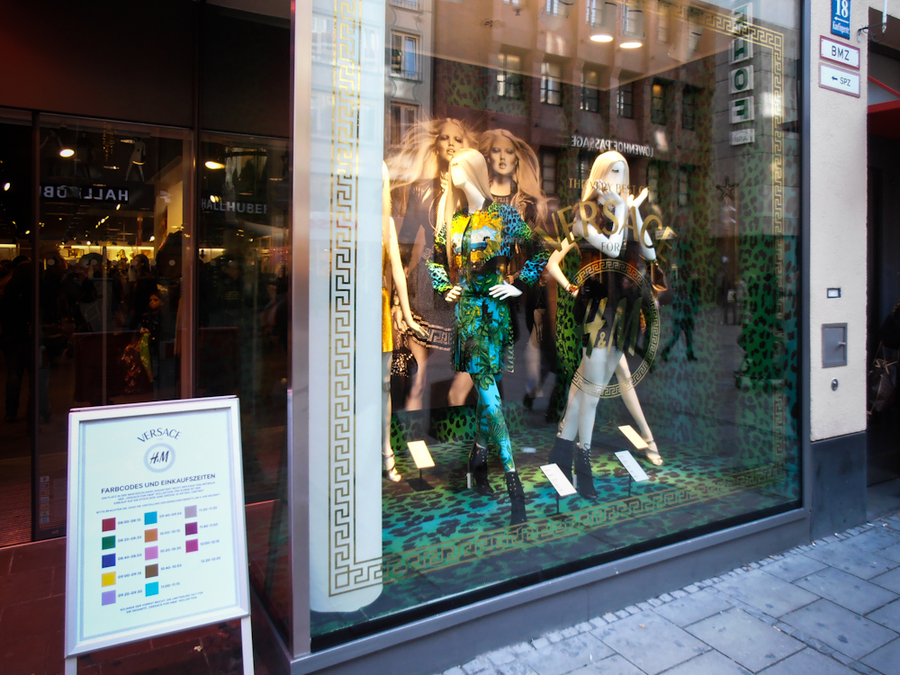 Versace for H&M in Munich - Fashionvictress - Fashionblog aus München